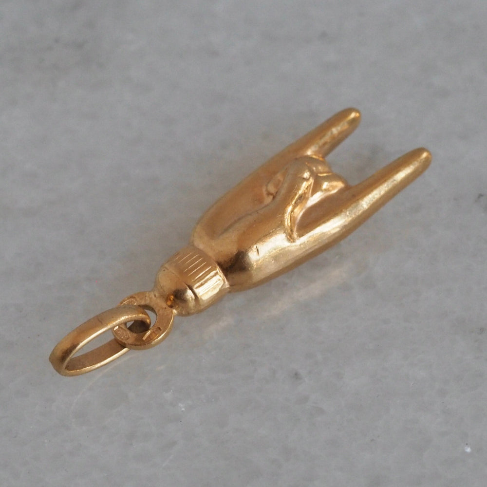 Vintage Italian Large 18k Gold Mano Cornuto Charm